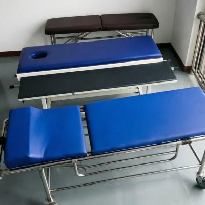 China Foldable Non-Magnetic Aluminum Alloy MRI Stretcher with 240 Kg Weight Capacity for Safe Patient Transport for sale