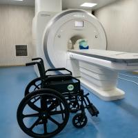 China Low-Back Transport Non-Magnetic MRI Wheelchair with Manual Locking Brakes and 100kg Load Capacity for sale