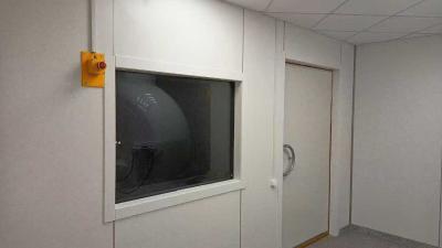 China RF Shielded Window with Elastomer Gasket and Aluminum Alloy Frame in Wooden Case Transportation Package for sale