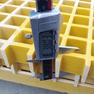 China FRP Molded Grating 38x38mm Mesh Anti-Slip Fiberglass Panel for Water Plant Breeding for sale