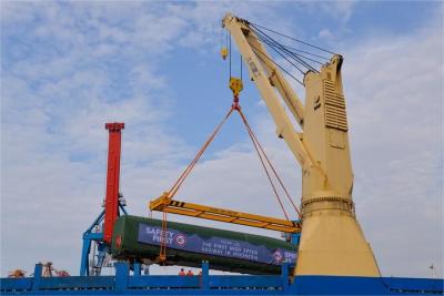 China 50 Tons Cargo Fixed Crane For Ports And Harbors Lifting Containers Support Customization for sale