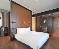 China Classic Style Dark Walnut Finish Hotel Bedroom Furniture Sets High Durable for sale