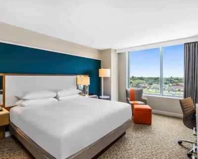 China Hilton Brand Oak Wood Luxury Hotel Bedroom Furniture Modern Design for sale