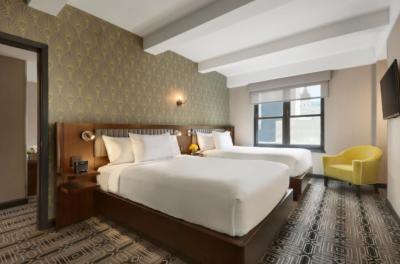 China Rubber Wood Hotel Bedroom Furniture Set High Density Foam for sale