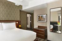 China Rubber Wood Hotel Bedroom Furniture Set High Density Foam for sale