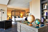 China Modern Luxury Hotel Bedroom Furniture No Folded Custom Made for sale