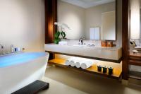 China OEM Luxury Royal Hotel Room Furniture Set For Apartment Modern for sale