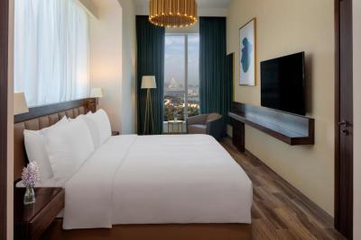 China Solid Wood Modern Hotel Furniture Customized Size Color for sale