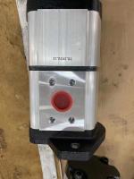 China Gear Pump   Single Inlet Double Outlet Sani Pump Truck  MADE  in CHIAN for sale
