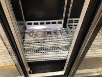 China Bar LED Vertical Refrigerator Glass Door Display Cooler for sale