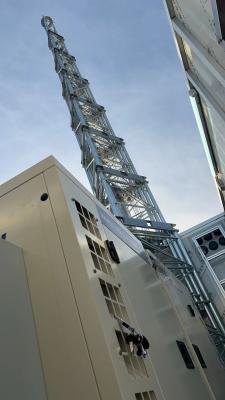 China 100ft Tower Telescopic Fast Deployment Trailer Tower With Shelter Cell On Wheels COW Telecom Tower for sale