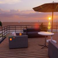 China Online Technical Support Modern Modular Seaside Inn Vacation Tiny House Luxury Villa for sale