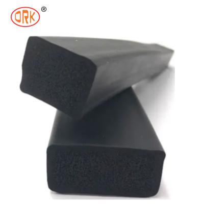 China Custom EPDM Extruded Rubber Strip, UV & Aging Resistant, Multiple Elastomer Materials Available, for Automotive and Machinery Seals for sale