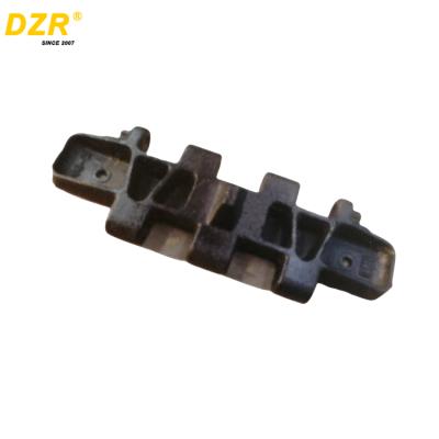 China Kobelco SK7065 Crane Track Shoe Black Heat-Treated Undercarriage for sale
