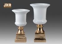 China Two Sizes Glossy White Fiberglass Centerpiece Table Vases With Gold Pedestal Base for sale