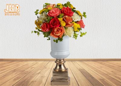 China Two Sizes Glossy White Fiberglass Centerpiece Table Vases With Gold Pedestal Base for sale