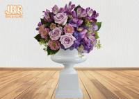 China Large Fiberglass Flower Pots Glossy White Modern Style for sale