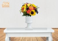 China Classic Glossy White Fiberglass Urn Planters Wedding Centerpiece Table Vases for sale