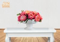 China Footed Glossy White Fiberglass Flower Pots Floral Arrangement Display for sale