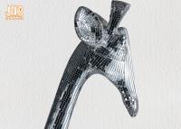 China 183cm H Silver Mosaic Glass Polyresin Animal Figurines Giraffe Sculpture Floor Statue for sale
