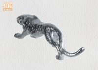 China Home Decor Silver Leafed Polyresin Animal Figurines Fiberglass Leopard Sculpture for sale
