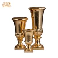 China Hand Crafted Flower Pots Fiberglass Planter Shiny Gold Color for sale
