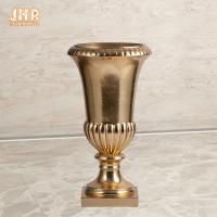 China Hand Crafted Flower Pots Fiberglass Planter Shiny Gold Color for sale