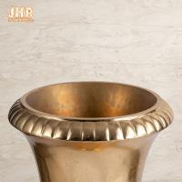 China Hand Crafted Flower Pots Fiberglass Planter Shiny Gold Color for sale