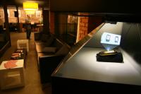 China Holographic Display Showcase Hologram 3D Pyramid Advertising Player 1920x1080 for sale
