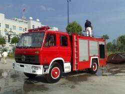 DongFeng 4*2 7000 litres water tanker fire truck