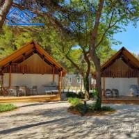 China Outdoor Canvas Mobile Safari Living Resort Glamping Tent 45sqm Luxury Hotel for sale