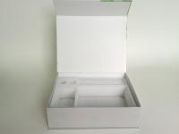 China Glossy Lamination Elegant Paper Rigid Gift Boxes, Magnetic Fancy Cosmetics Packaging Boxes for sale