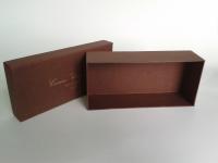 China Luxury Custom Paper Board Apparel Gift Boxes, Spot Uv Printed Rigid Packaging Box for sale