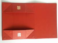China Embossing Elegant Cigar Gift Boxes Foldable Coated Paper with red for sale