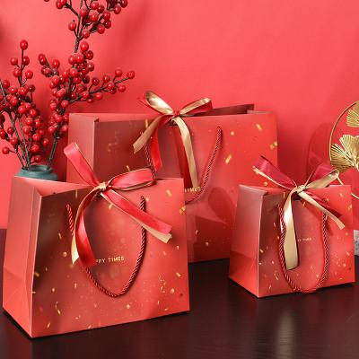 China Offset Printing Custom Paper Gift Bags Gift Shopping Bag With Handle And Ribbon for sale