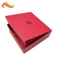 China Red Foldable Gift Custom Paper Packaging Box Long Lifespan With Magnetic Closure for sale