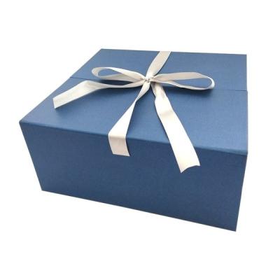 China Handmade Gift Packaging Boxes Magnet Cardboard Digital Offset Printing With Ribbon for sale