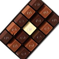 China Pantone Color 600gsm Greyboard Chocolate Truffle Boxes C2S for sale