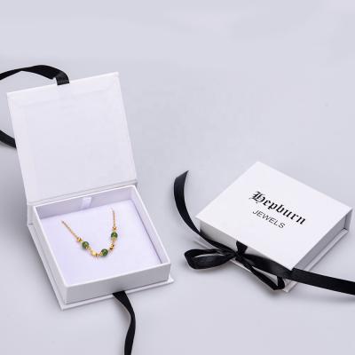 China Paperboard Packaging Gift Box Set 157g  Necklace Bracelet Jewelry With Ribbon Closure for sale