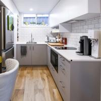 China Modern Style Matt Finish Melamine Kitchen Cabinet For Apartment for sale