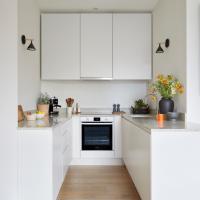 China Hot Selling Modern Style Kitchen Cabinets White Simple Kitchen Cabinets Design for sale