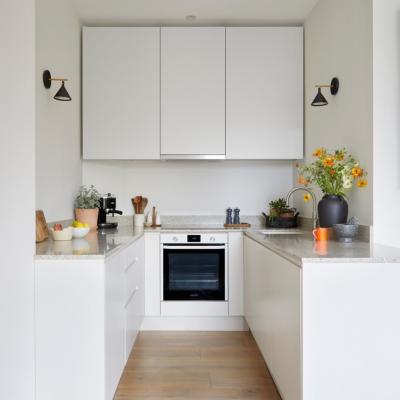 China Hot Selling Modern Style Kitchen Cabinets White Simple Kitchen Cabinets Design for sale