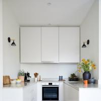 China Hot Selling Modern Style Kitchen Cabinets White Simple Kitchen Cabinets Design for sale