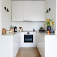 China Hot Selling Modern Style Kitchen Cabinets White Simple Kitchen Cabinets Design for sale