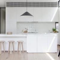 China Moisture Proof Modular White Melamine Kitchen Cabinet With Sink And Faucet for sale