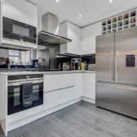 China Modern Style Plywood Kitchen Cabinet High Gloss  Lacquer Kitchen Cabinets for sale