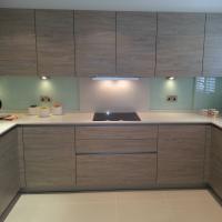 China Custom Melamine Wood Grain Kitchen Cabinets 18mm Plywood DTC Soft Close Hinges for sale
