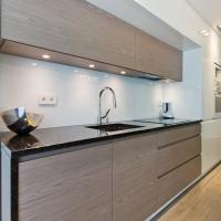 China Custom Melamine Wood Grain Kitchen Cabinets 18mm Plywood DTC Soft Close Hinges for sale