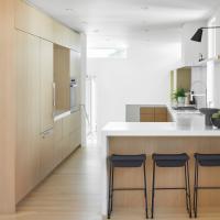 China MDF Melamine White Kitchen Cabinets Modern Moisture Proof for sale