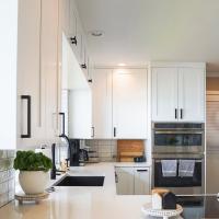 China Shaker Lacquer Doors Island Modern Custom Modular Cabinets American Style for sale